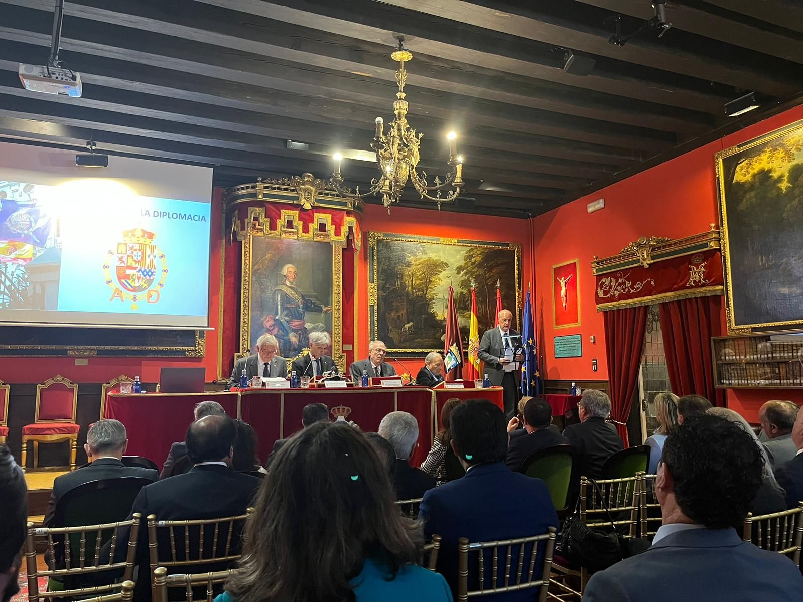 Ponencia sobre los Cónsules Honorarios en la Academia de la Diplom...
